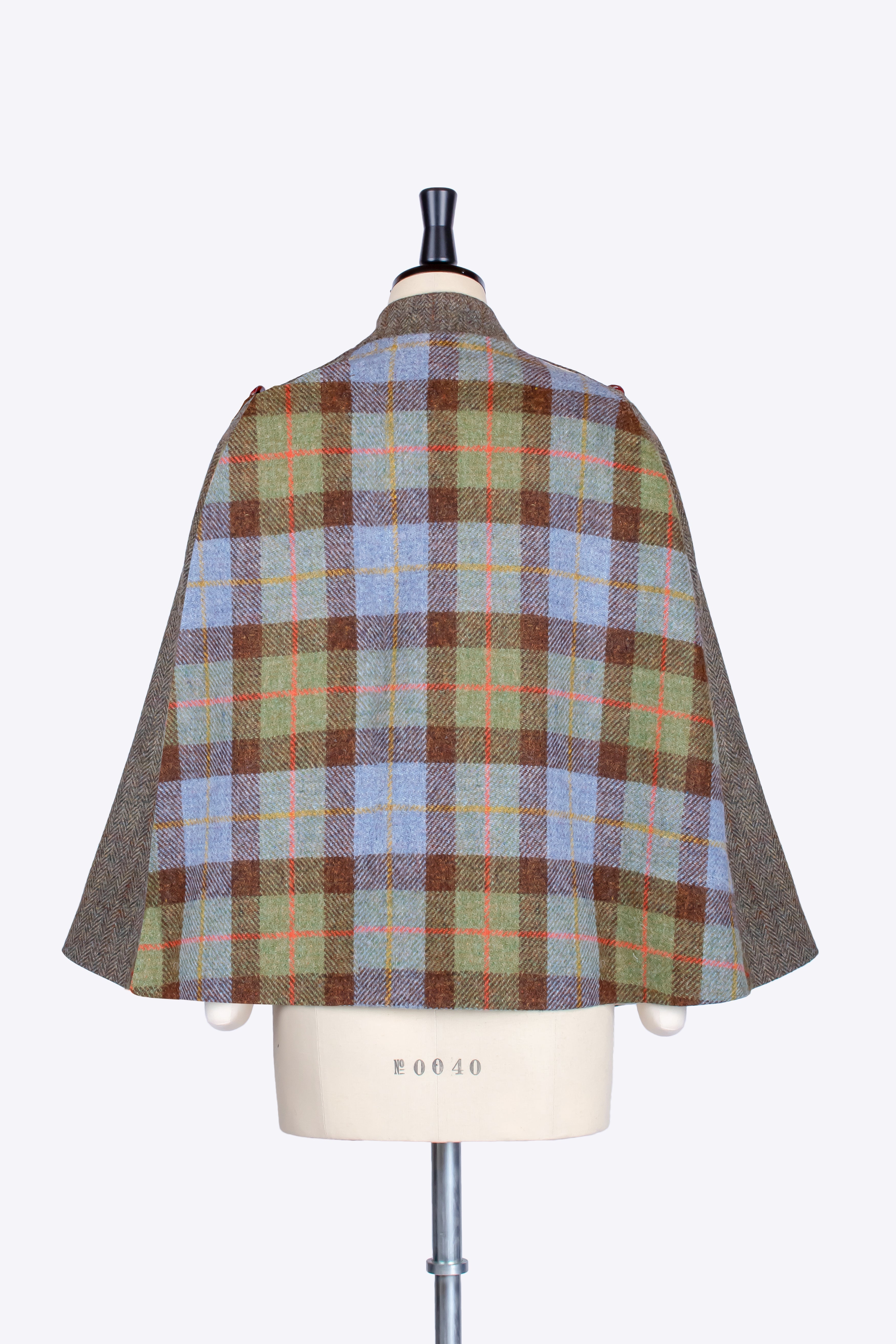 Short Cape. MacLeod & Moss Green – Sara Tiara